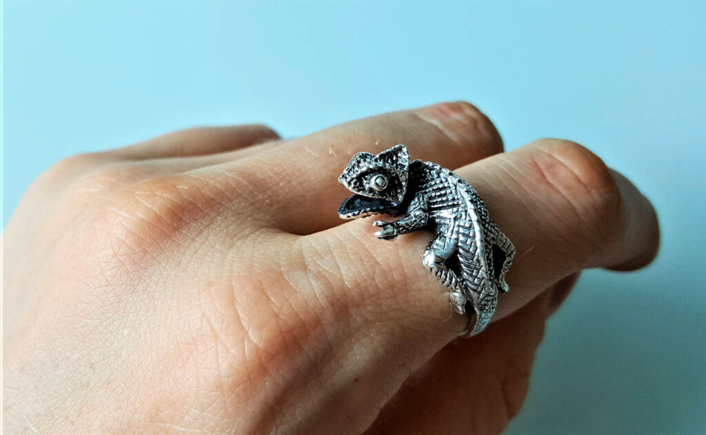 3 Style Rules to Follow When Wearing Animal Rings - The Lesigh