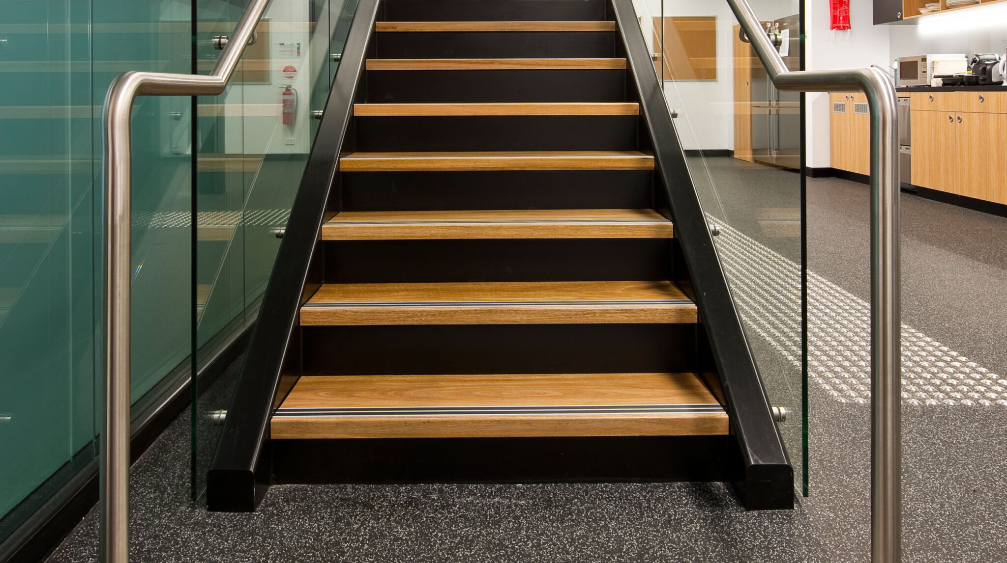 Tread and Riser Installation Tips For Beginner - 2024 Guide - The Lesigh